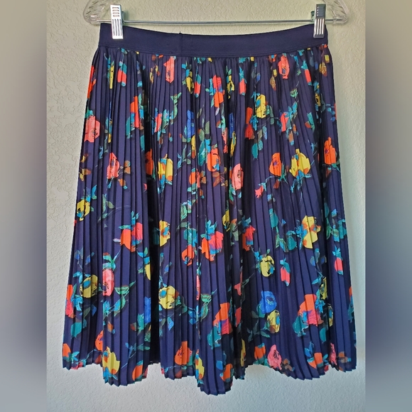 Merona | Skirts | Merona Navy Floral Pleated Skirt Size Xs | Poshmark